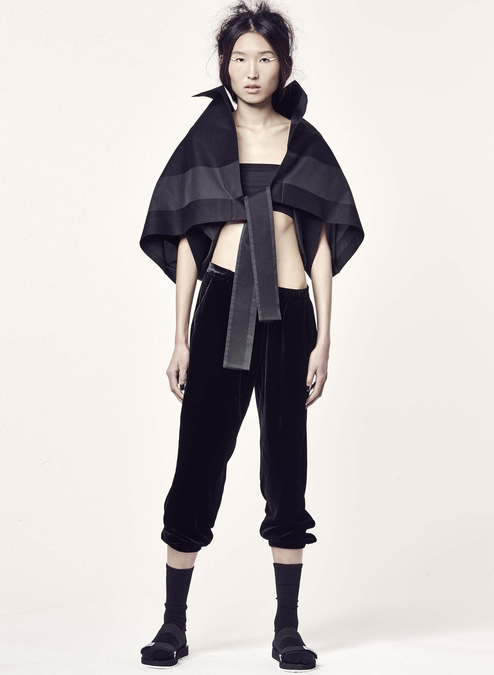 Fiona.xu.blackonblack.09 - 62 Management