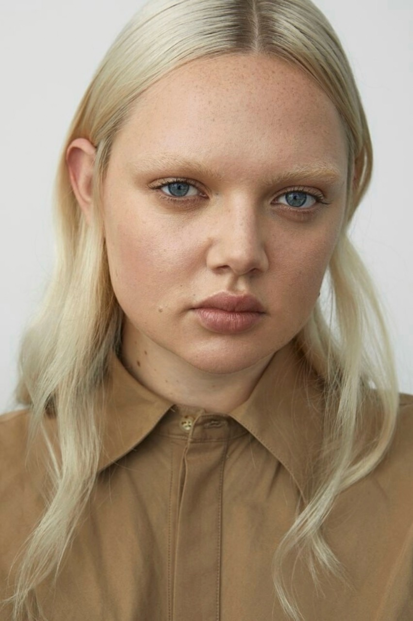 Holly Rose Emery - 62 Management